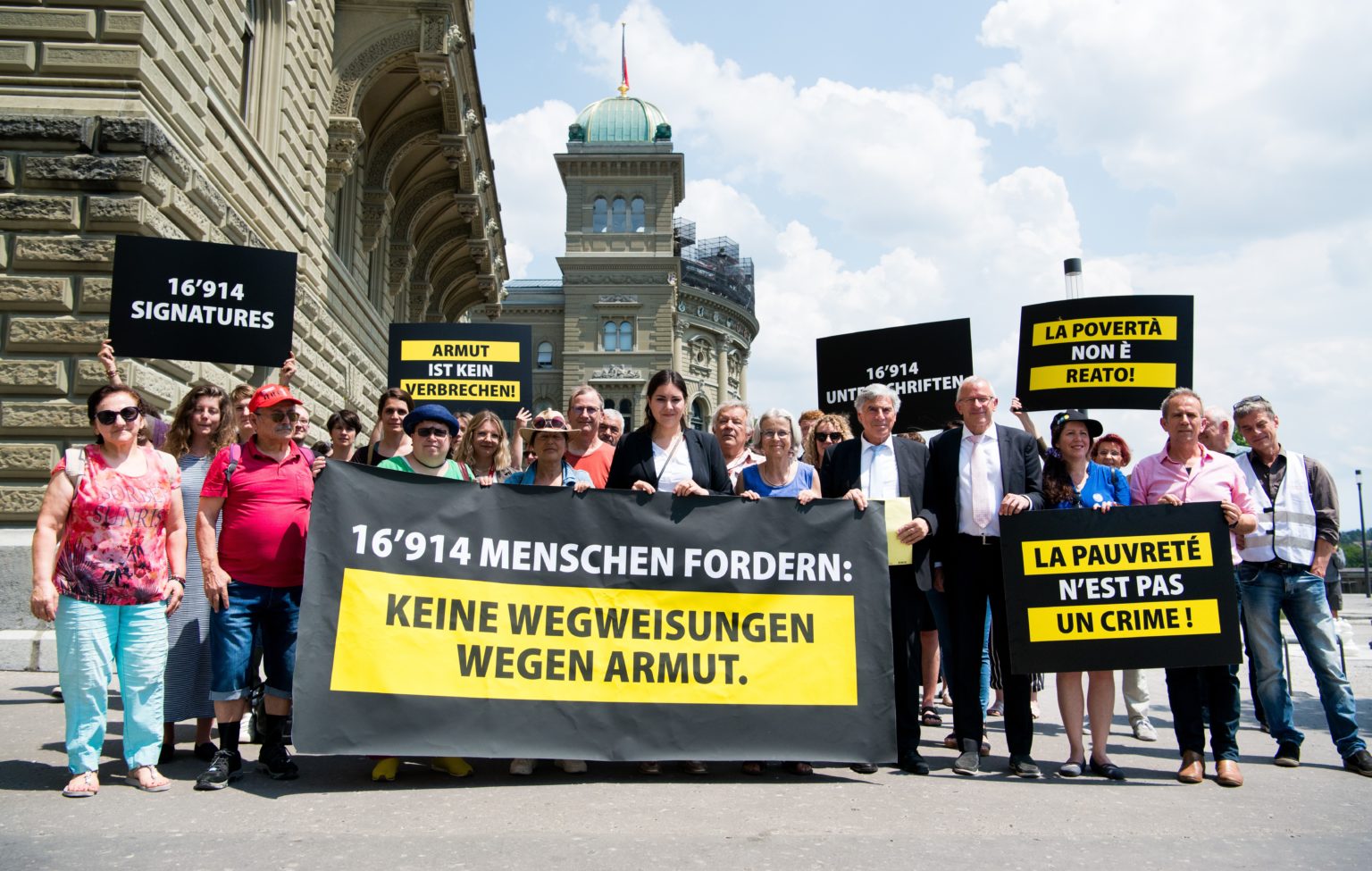 Grossartiger Erfolg: Endlich kommt Gesetzesänderung, damit Armut nicht mehr zur Ausweisung führt ...